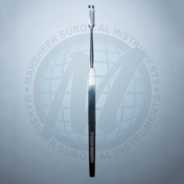 Doyen Retractor | Curved handle and hooks for visibility